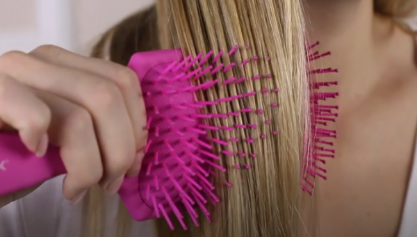 Cabello enredado: consejos para desenredar correctamente y sin tirones ...