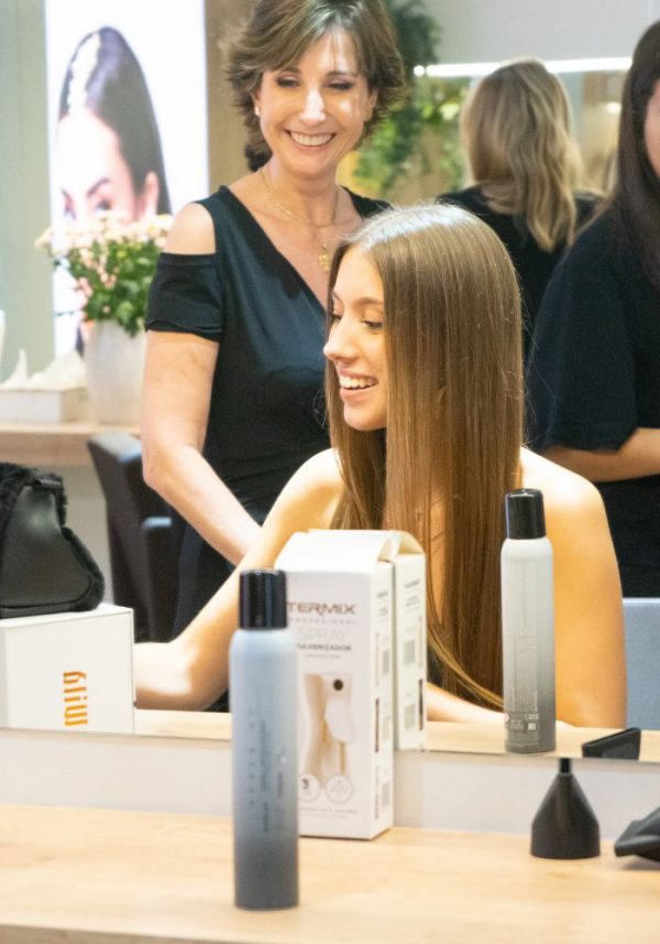 Alisar el cabello sin frizz por las estilistas de las influencers – TERMIX